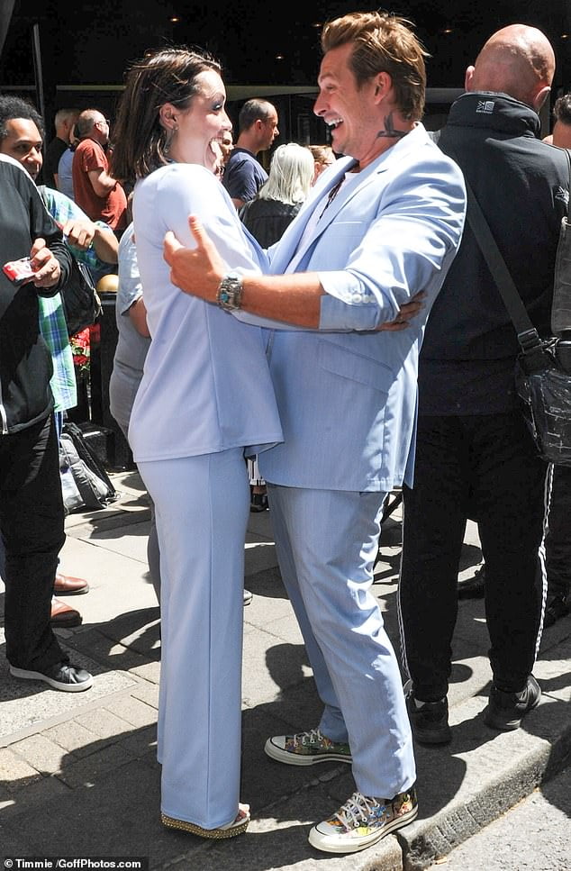 Shona McGarty and Blue singer Lee Ryan wear matching blue suits - Sound ...