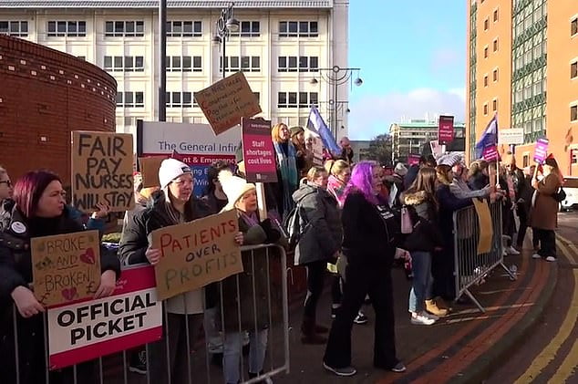 Nhs Strikes Nurses On Picket Line Heckle Steve Barclay With Jokey