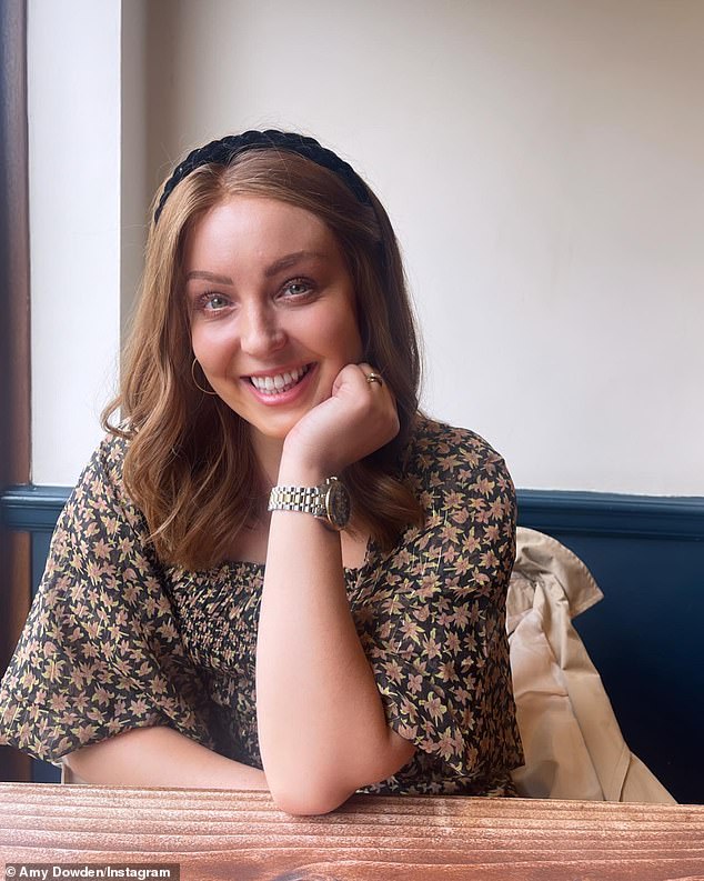 🔴 Amy Dowden's Stunning New Wig Debuts As She Enjoys Sweet Brunch Date ...